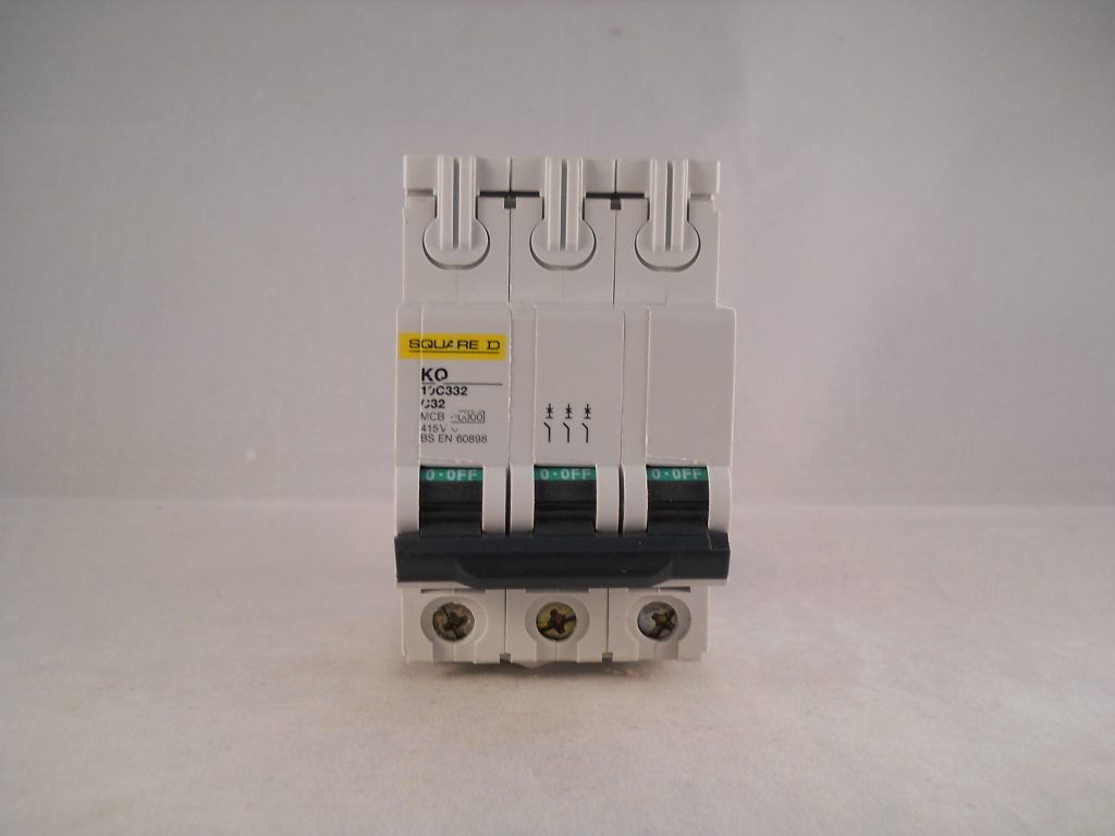 Square D MCB 32 Amp Triple Pole 3 Phase Breaker Type C 32A Loadcentre ...