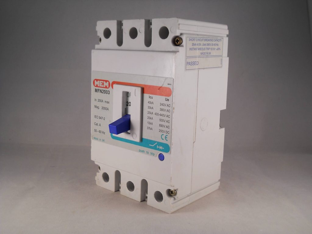 MEM 200 Amp Triple Pole 200A Moulded Case Switch Disconnector Memshield ...