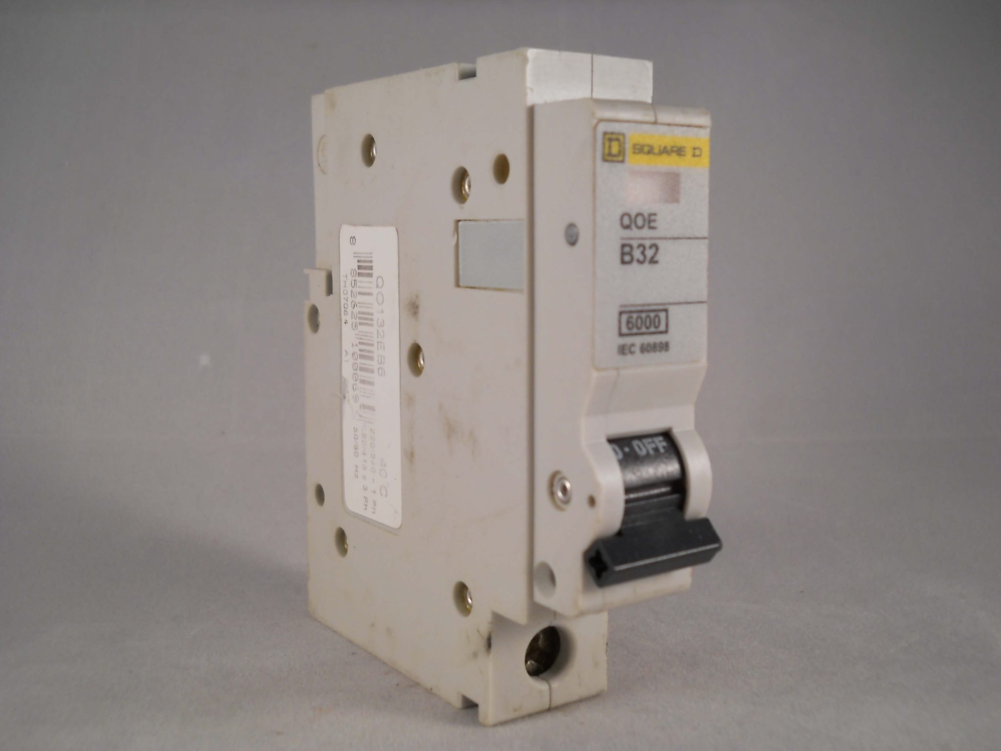 Square D MCB 32 Amp Triple Pole 3 Phase Breaker Type D 32A Loadcentre ...