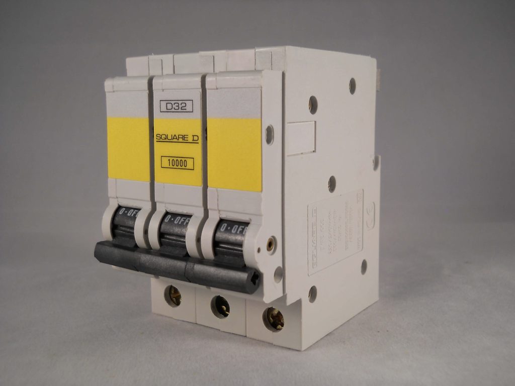 Square D QOE MCB 32 Amp Triple Pole 3 Phase Breaker Type D 32A ...