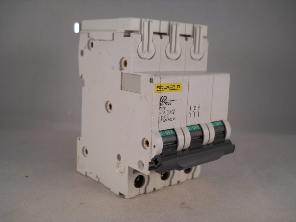 Square D MCB 32 Amp Triple Pole 3 Phase Breaker Type D 32A Loadcentre ...