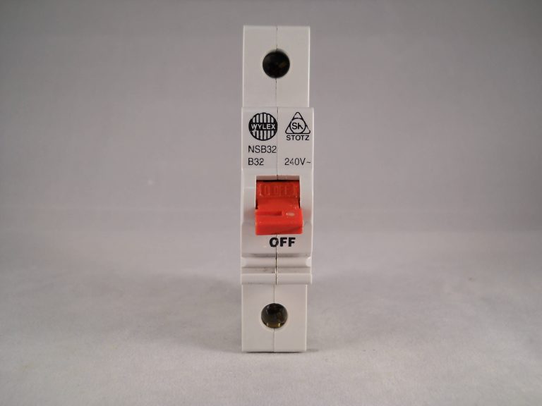 Wylex MCB 32 Amp Single Pole Breaker Type B 32A Red Dolly NSB32 Stotz ...