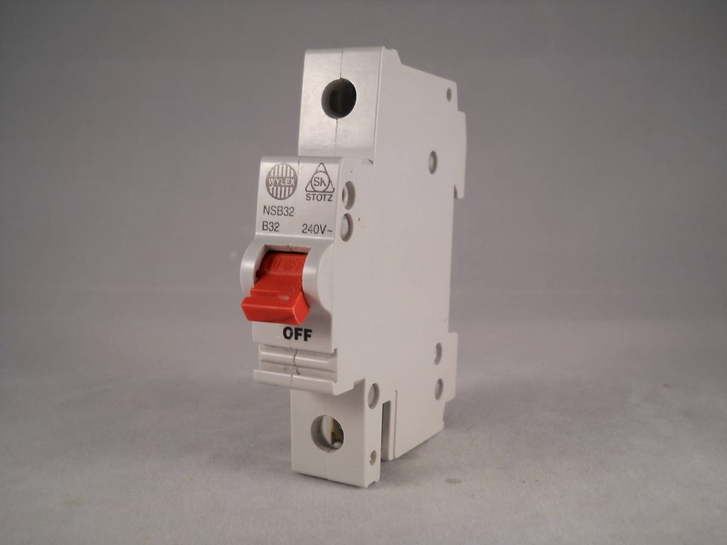 Wylex MCB 32 Amp Single Pole Breaker Type B 32A Red Dolly NSB32 Stotz ...