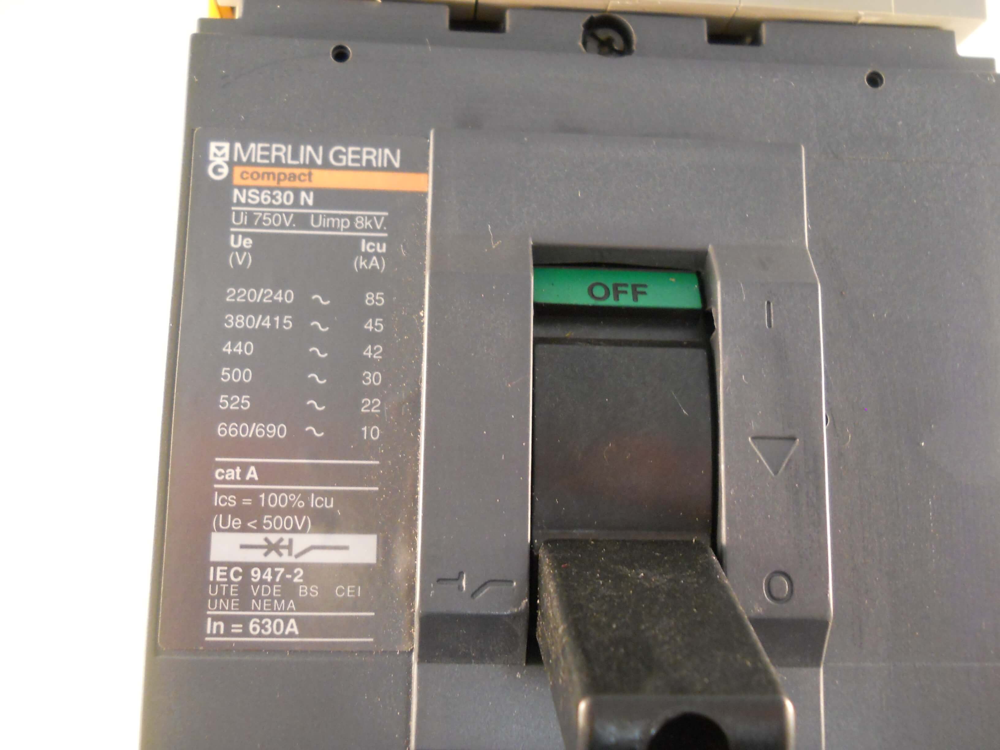 Merlin Gerin MCCB 600 Amp Triple Pole Compact 600A NS600N STR23SE ...