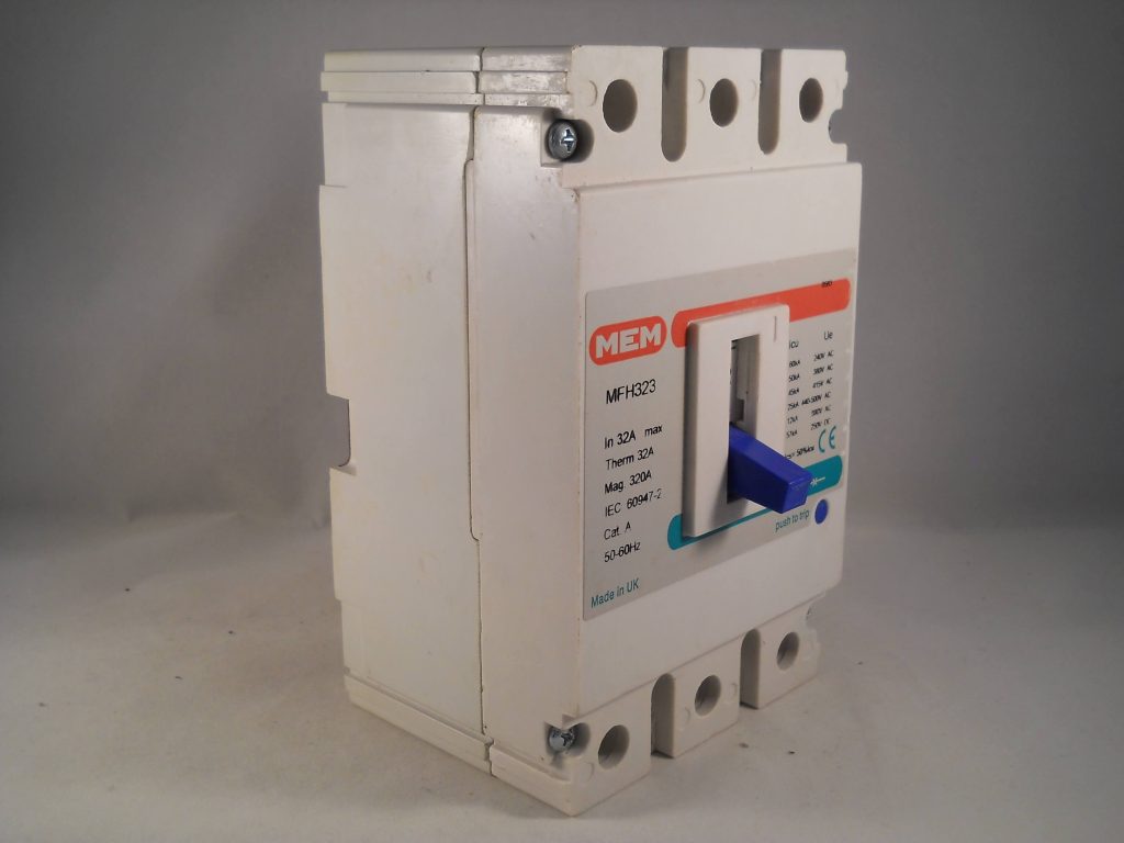 MEM MCCB 32 Amp Triple Pole 32A 3 Phase Breaker Bill THF323 Memshield ...