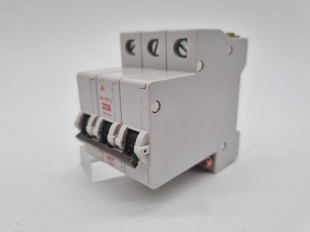 Bill MCB 32 Amp Type D M9 Triple Pole 3 Phase 32A Memshield 1 323MD ...